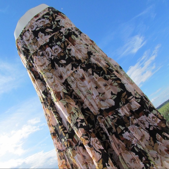 The Pyramid Collection | Skirts | Nwt L The Pyramid Collection Skirt ...